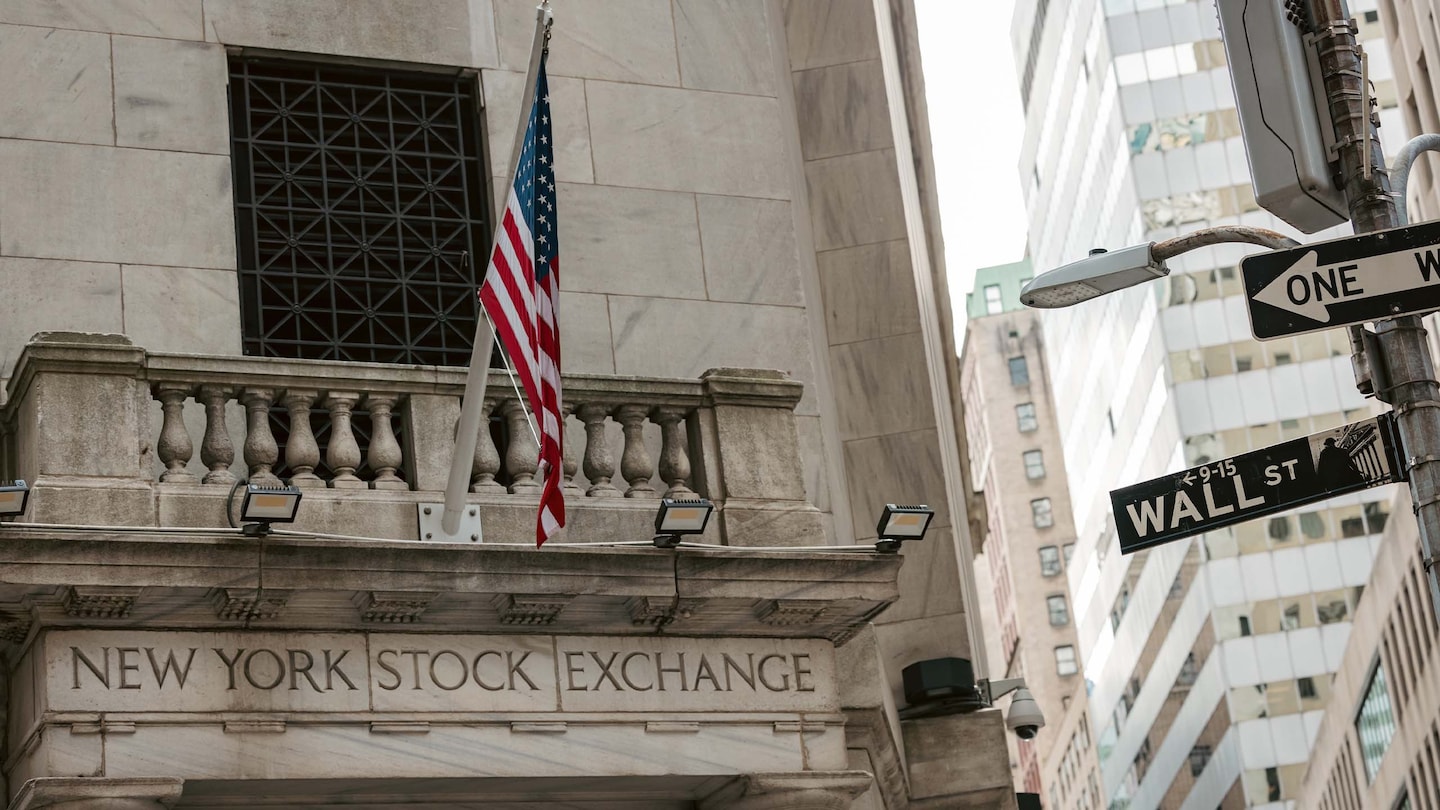 S&P 500 vs. Dow: What Sets These Market Indexes Apart? | Chase