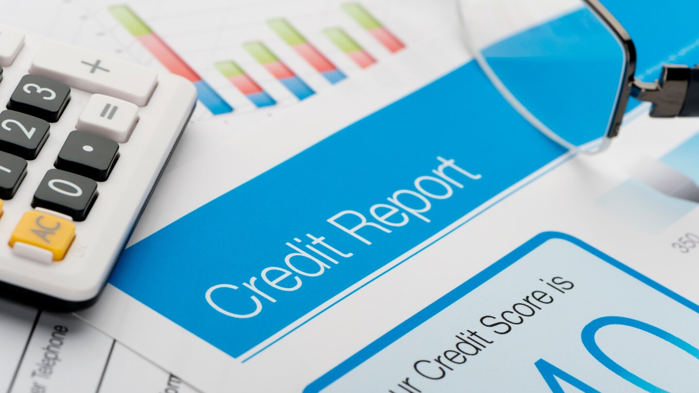When Late Payments Appear on Credit Report | Chase