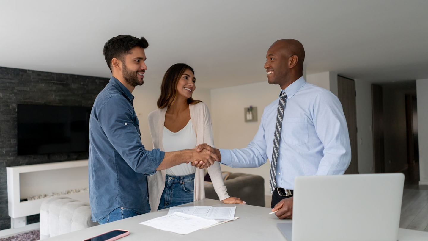 Notary Signing Agents: What Do They Do? | Chase