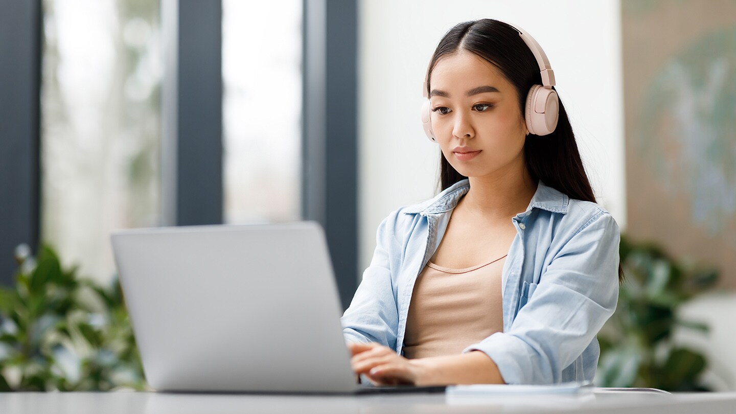 What’s Hybrid Learning in College? | Chase